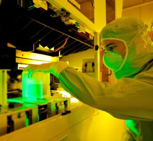 RF Technology: Foundry and Microwave Power Solutions | Leonardo ...